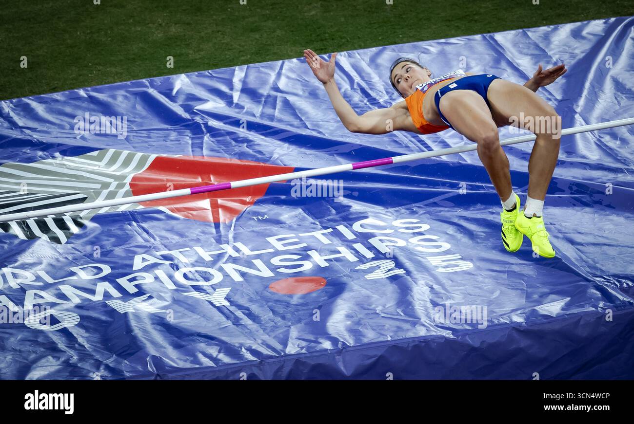 TOKYO - Emma Oosterwegel in the high jump of the heptathlon at the ...
