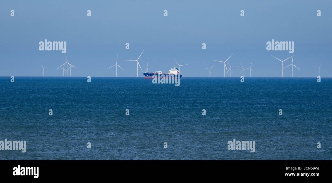 SCHEVENINGEN - wind turbines off the coast ANP /HOLLANDSE HOOGTE /ROBIN ...