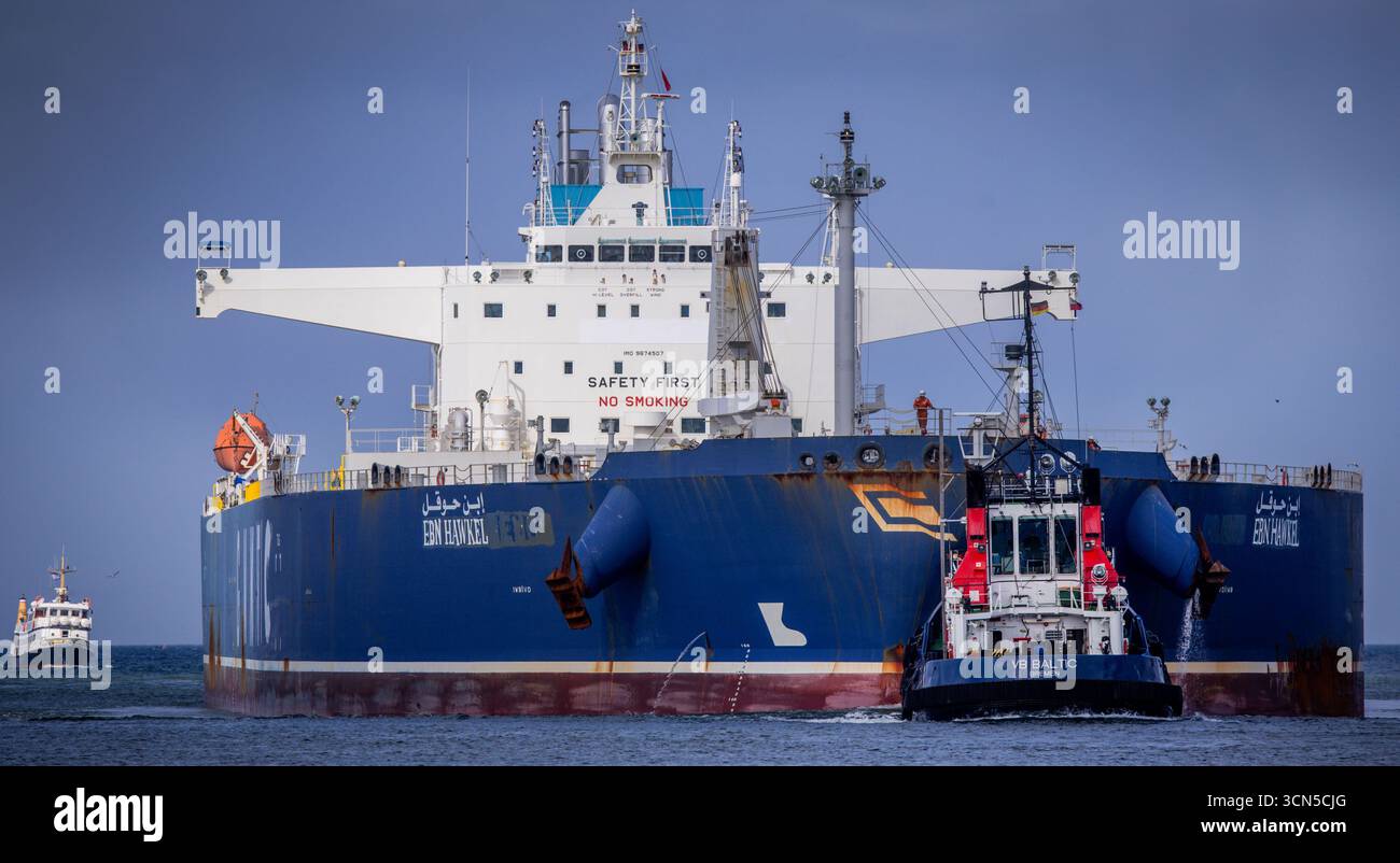 Rostock, Germany. 19th Sep, 2025. The 237-metre-long oil tanker "Ebn ...
