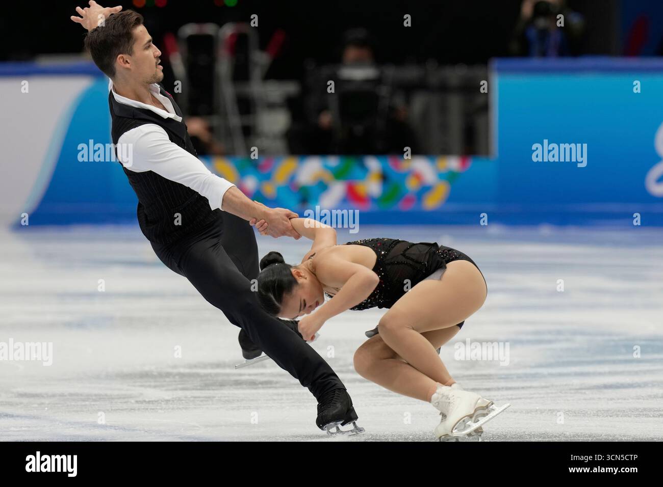 Audrey Shin and Balazs Nagy of USA perform during the Pairs shot ...