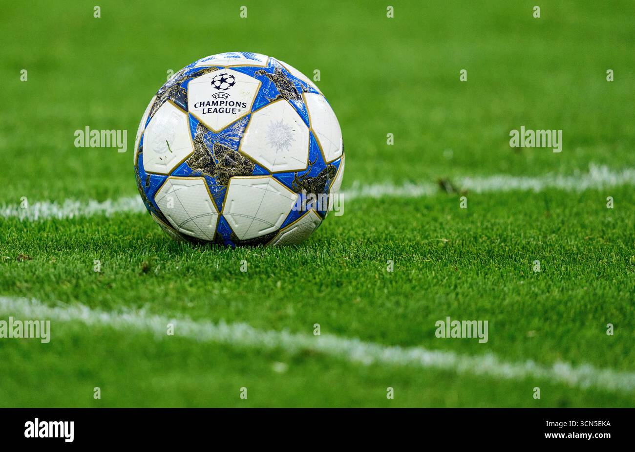 official UEFA Champions League match ball 25/26 game ball adidas UEFA ...