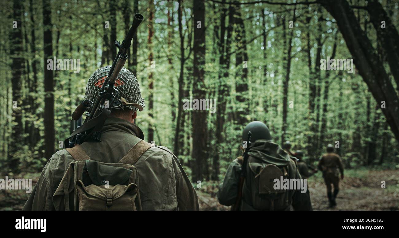 Trekking soldiers hi-res stock photography and images - Alamy