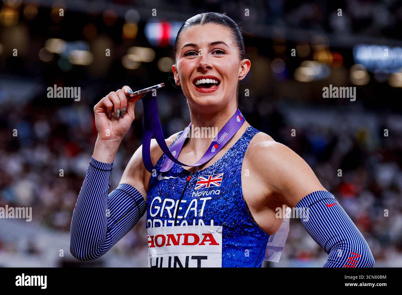 second Amy hunt of Great Britain celebrating and shwoing her silver ...