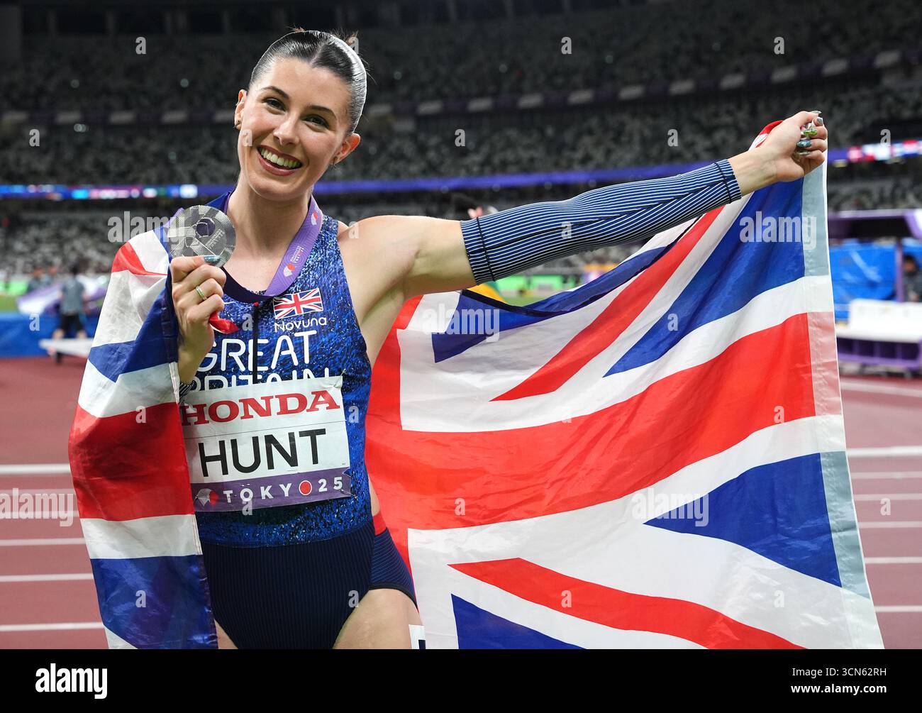 Great Britain's Amy Hunt celebrates silver in the Women's 200 metres on ...