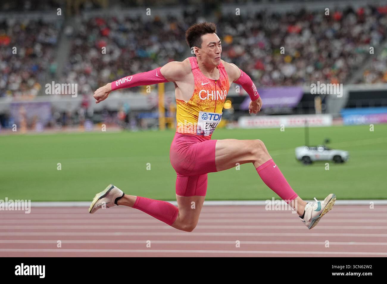 (250919) -- TOKYO, Sept. 19, 2025 (Xinhua) -- Zhu Yaming of China ...