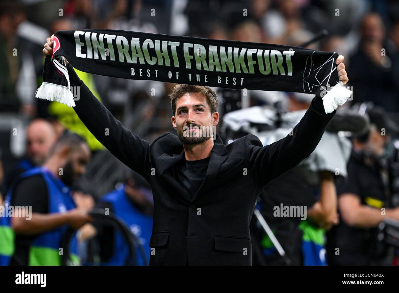 Kevin Trapp verabschiedet sich bei den Fans in der Nordwestkurve GER ...