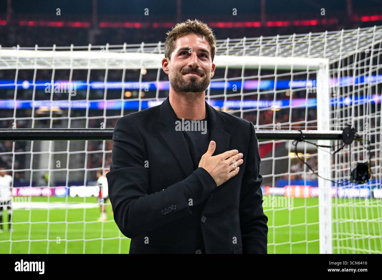 Kevin Trapp verabschiedet sich bei den Fans in der Nordwestkurve GER ...