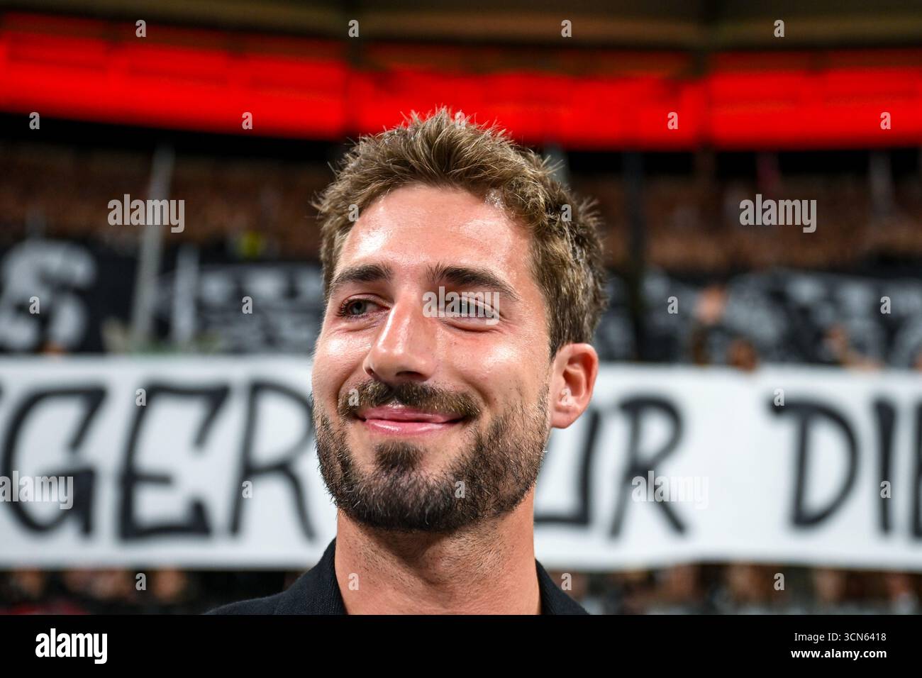 Kevin Trapp verabschiedet sich bei den Fans in der Nordwestkurve GER ...