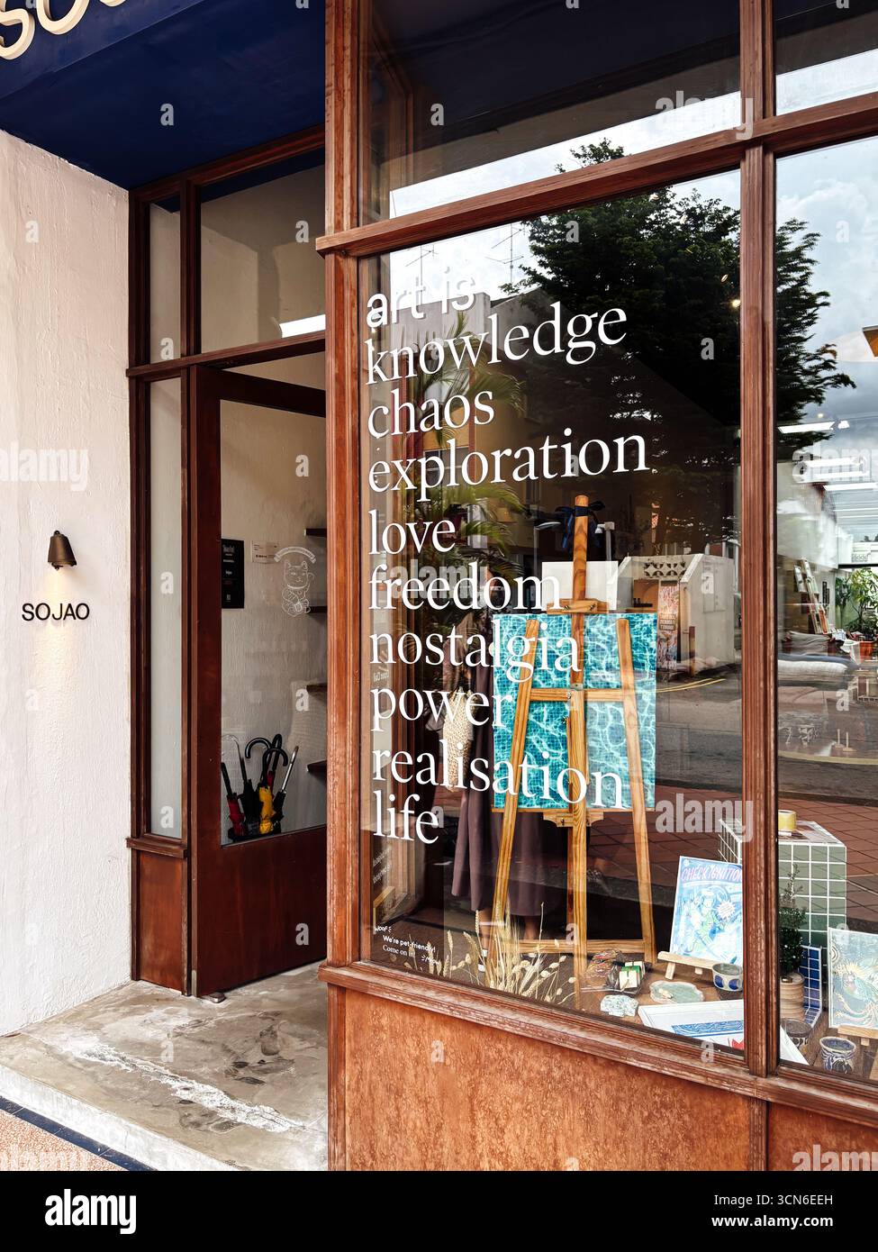 Sustainable brand singapore hi-res stock photography and images - Alamy