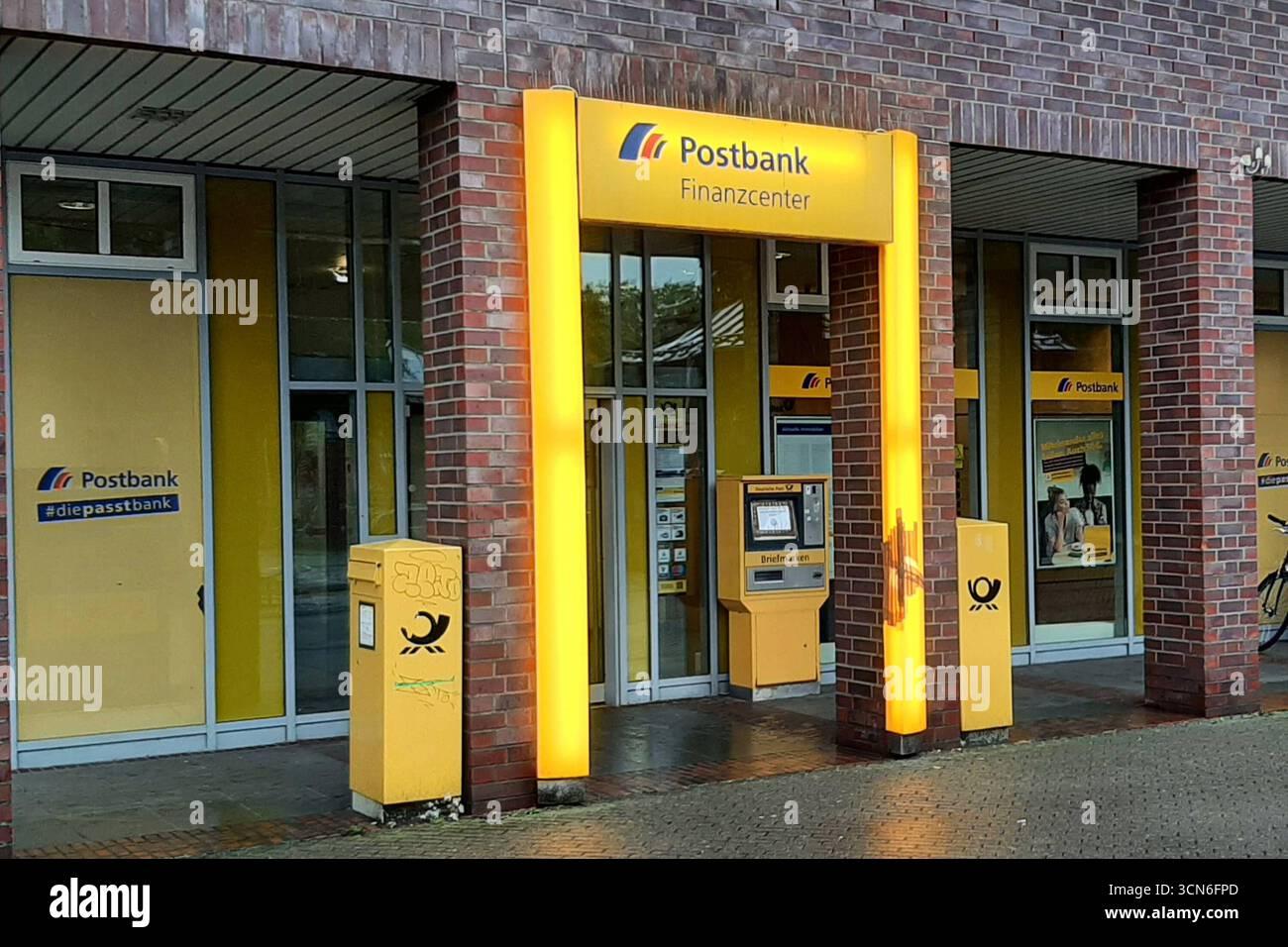 Stockbilder 09/2025 Eingang Postbank Filiale Hamburg Hamburg ...