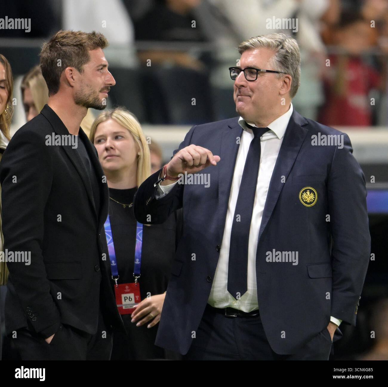 Eintracht Torwart. Legende Kevin. Trapp mit Vorstand. Axel. Hellmann ...