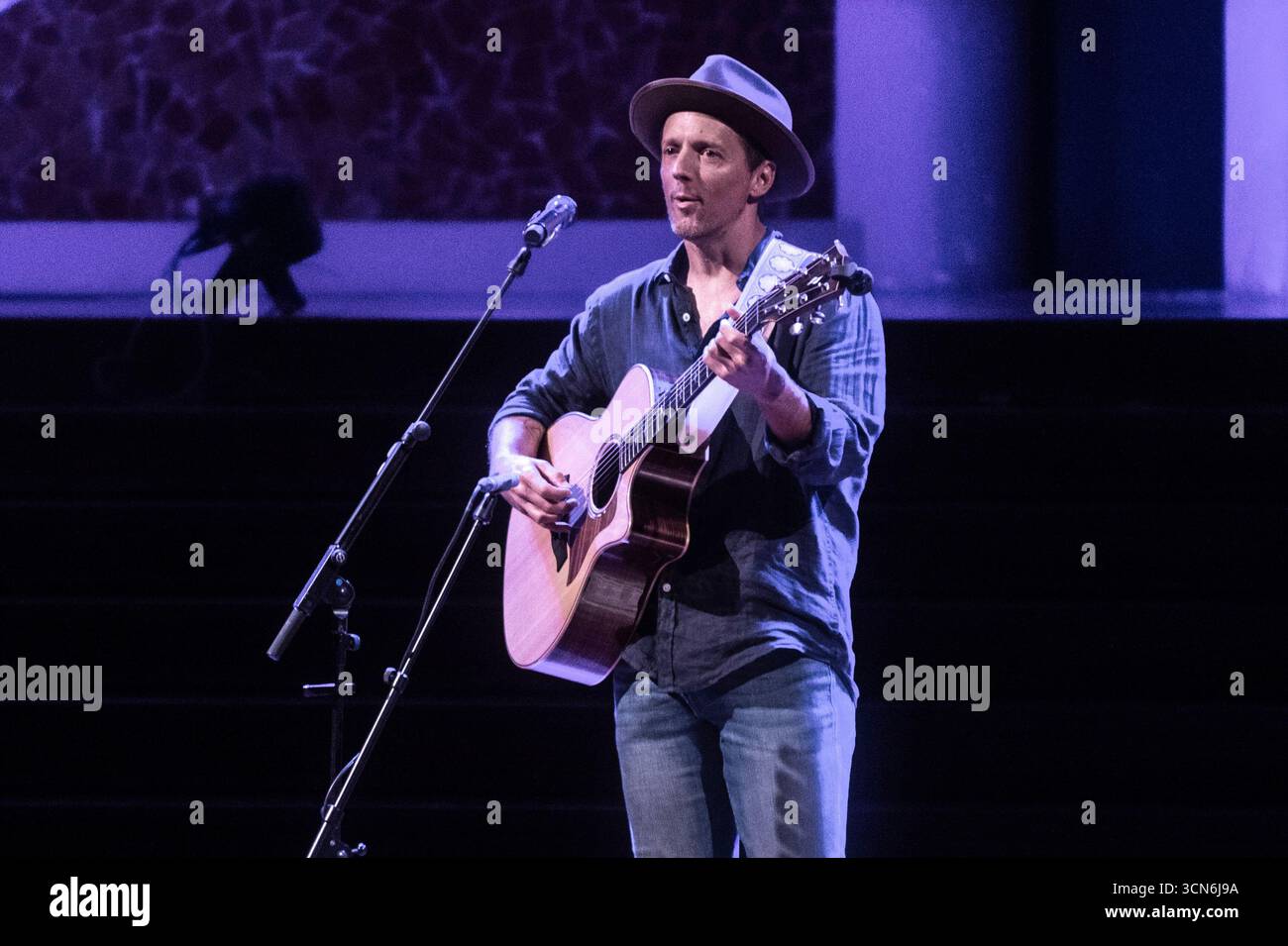 Jason mraz still yours hi-res stock photography and images - Alamy