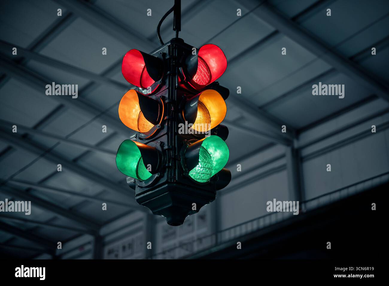 Stop traffic light i hi-res stock photography and images - Alamy