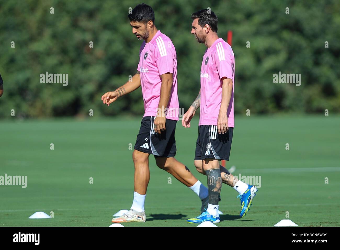 FORT LAUDERDALE, FL - SEPTEMBER 19: Inter Miami CF forward Lionel Messi ...