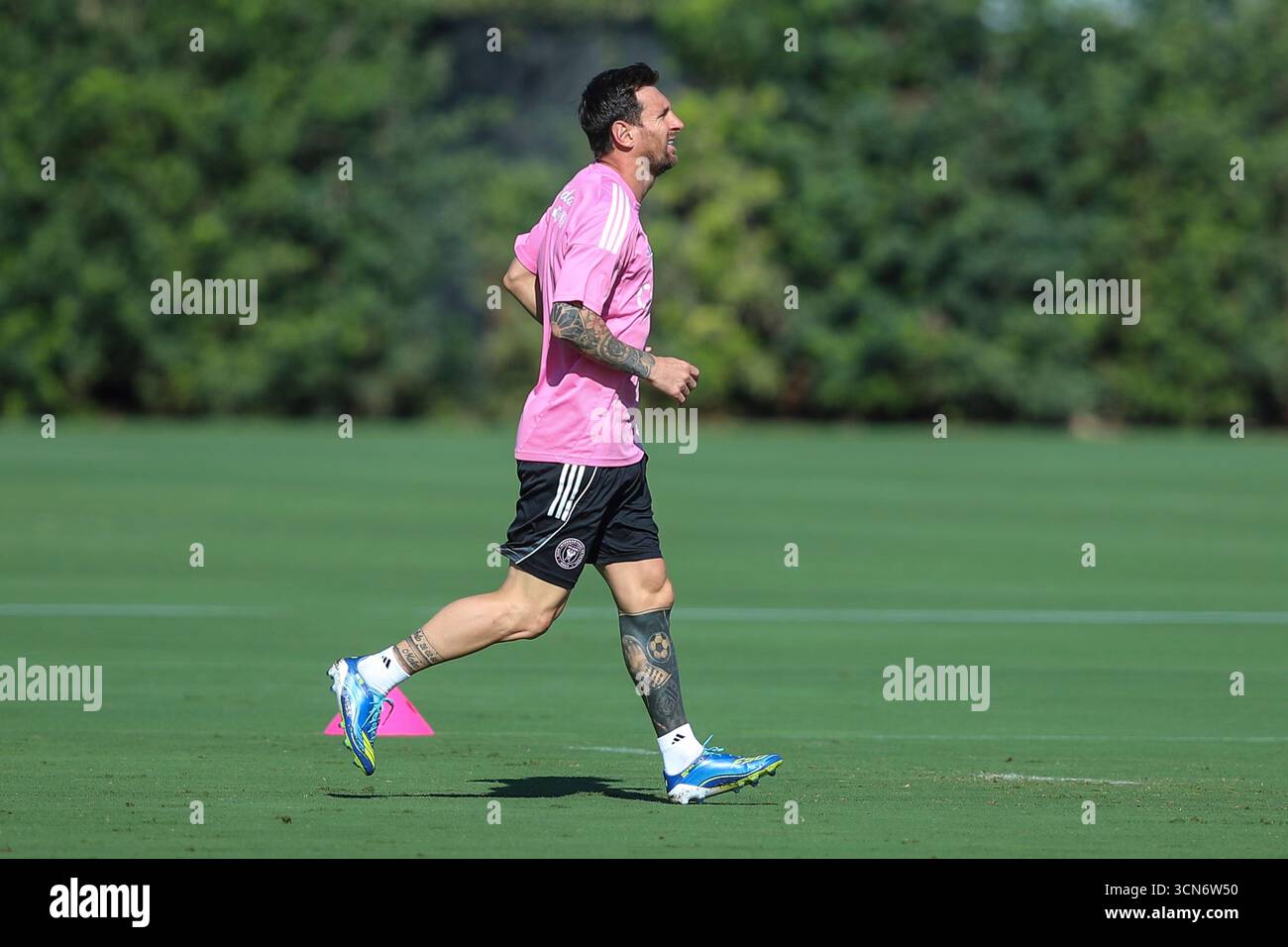 FORT LAUDERDALE, FL - SEPTEMBER 19: Inter Miami CF forward Lionel Messi ...