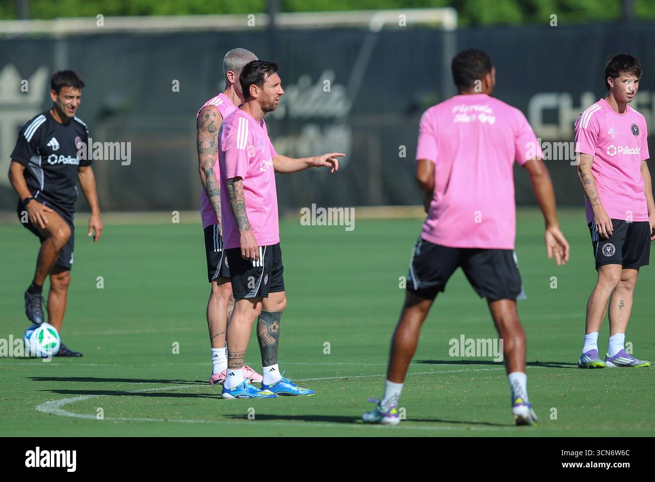 FORT LAUDERDALE, FL - SEPTEMBER 19: Inter Miami CF forward Lionel Messi ...