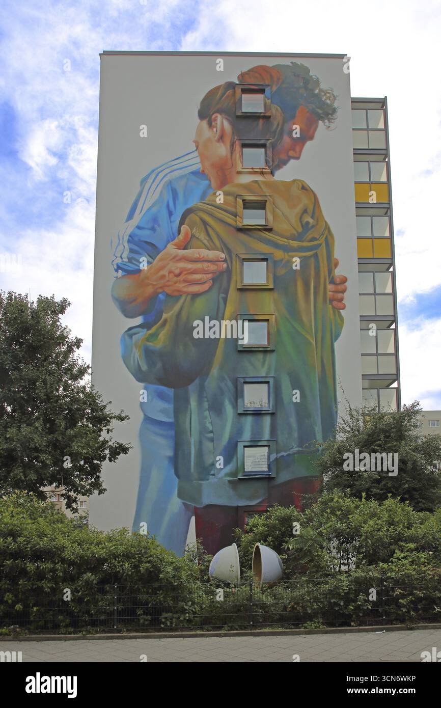 Mural Rueckhalt von Case 2014, graffiti, street art, standing couple ...