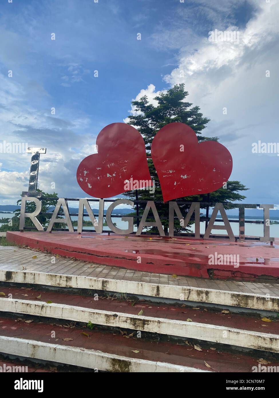 Bangladesh iconic statue hi-res stock photography and images - Alamy