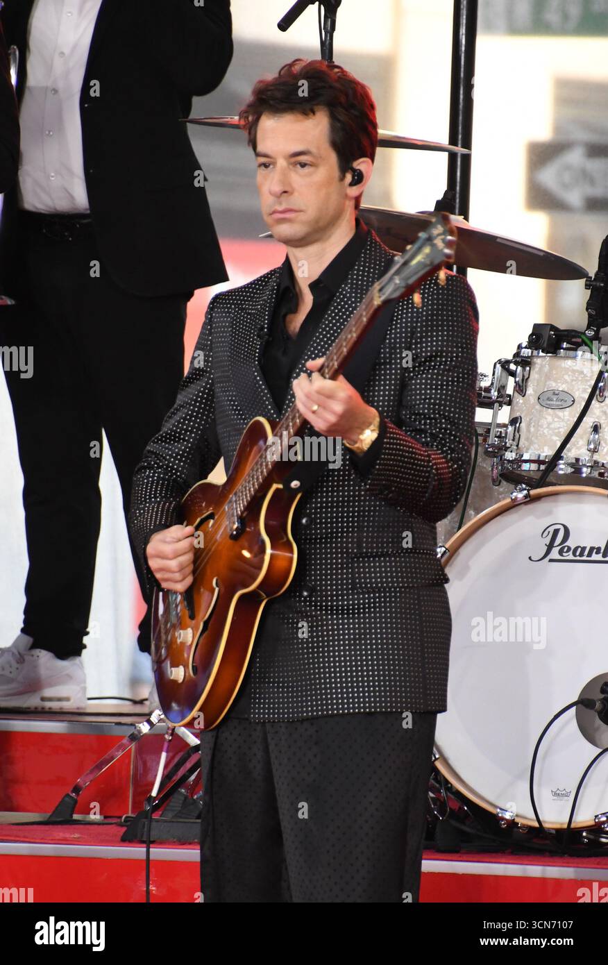 NEW YORK, NY - SEPTEMBER 19: Surprise guest, Mark Ronson performs with ...