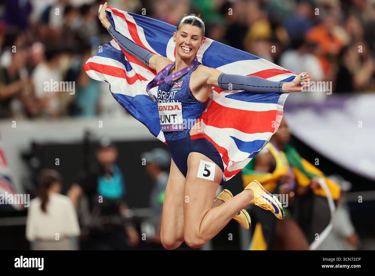Tokyo, Japan. 19th Sep, 2025. Amy Hunt of Britain celebrates after the ...
