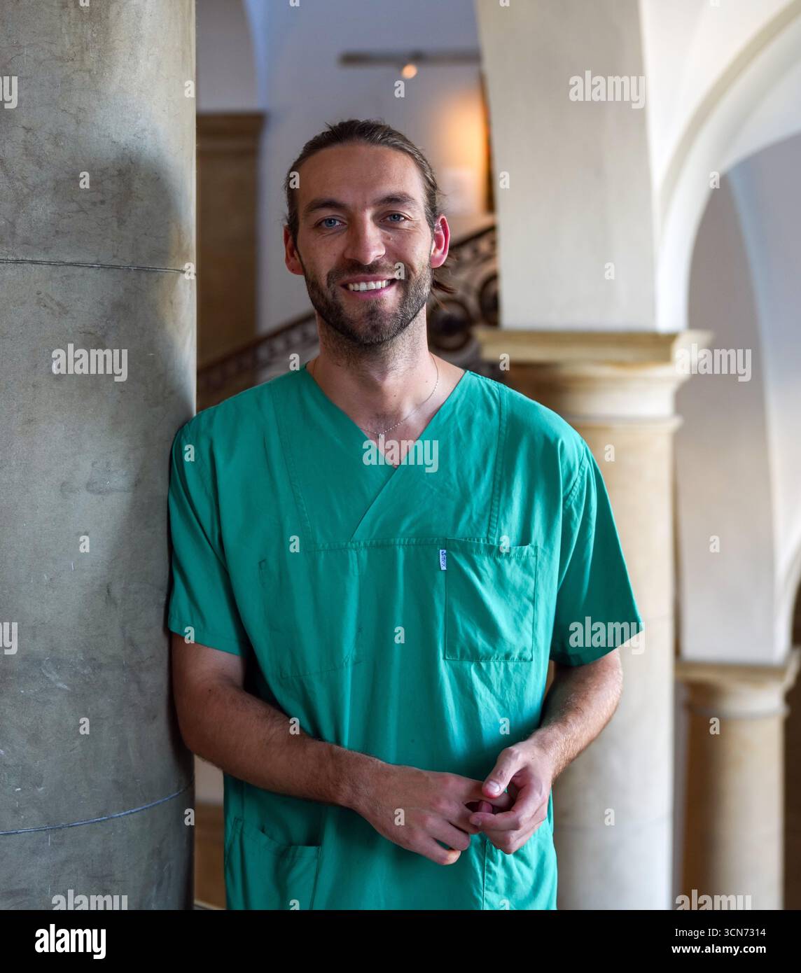 PRODUCTION - 19 September 2025, Berlin: The doctor Jasper Iske, surgeon ...