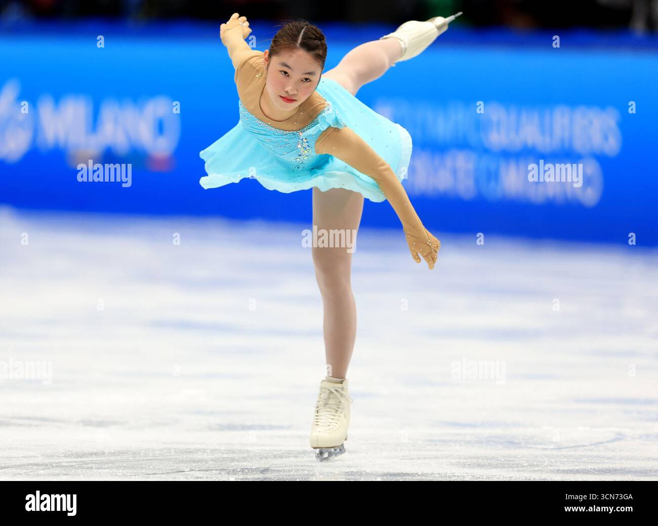 (250919) -- BEIJING, Sept. 19, 2025 (Xinhua) -- Chan Tsz Ching of China ...