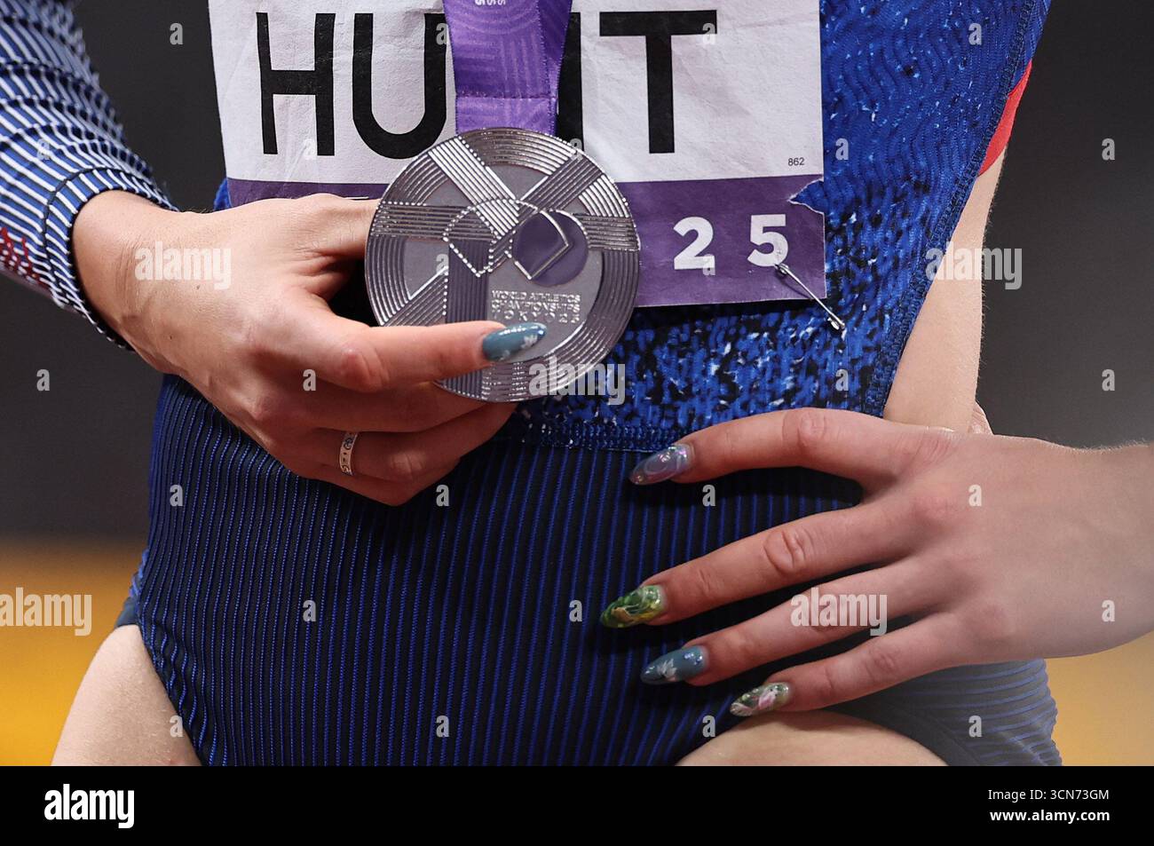 (250919) -- TOKYO, Sept. 19, 2025 (Xinhua) -- Amy Hunt of Britain ...