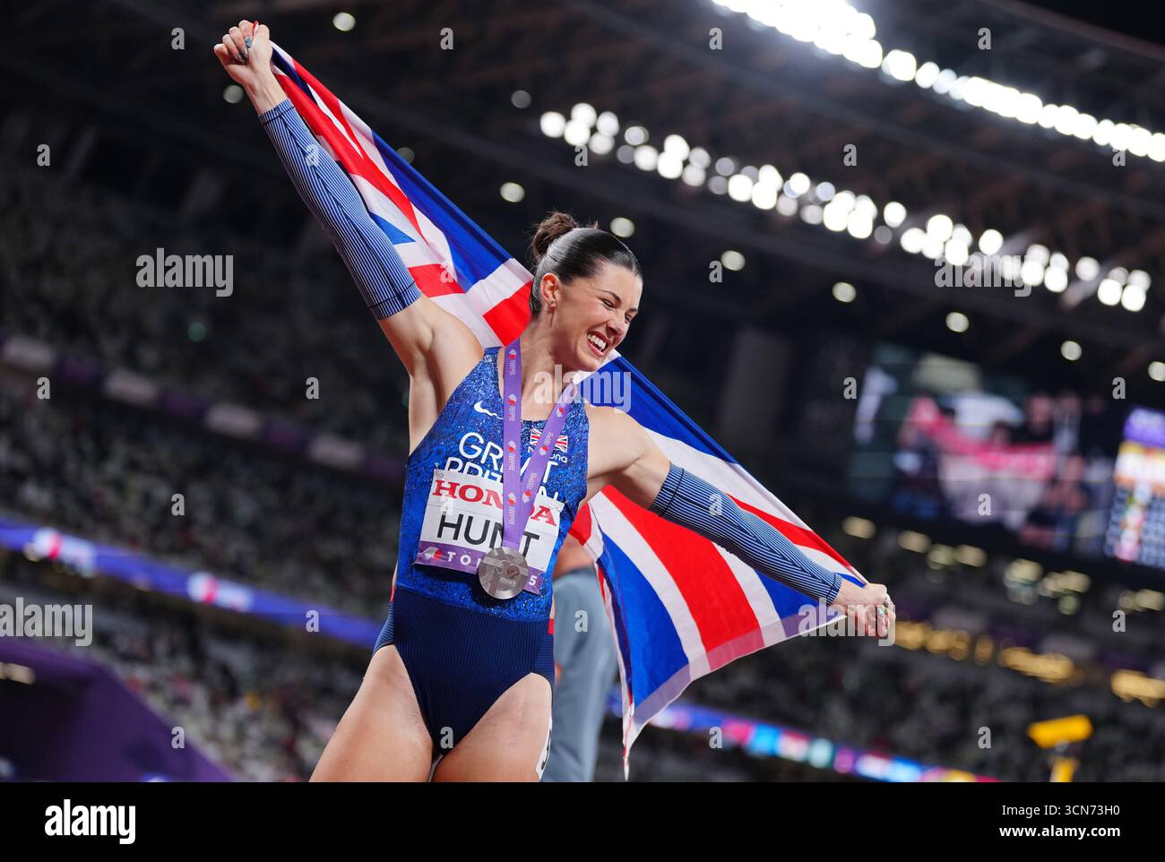 (250919) -- TOKYO, Sept. 19, 2025 (Xinhua) -- Amy Hunt of Britain ...