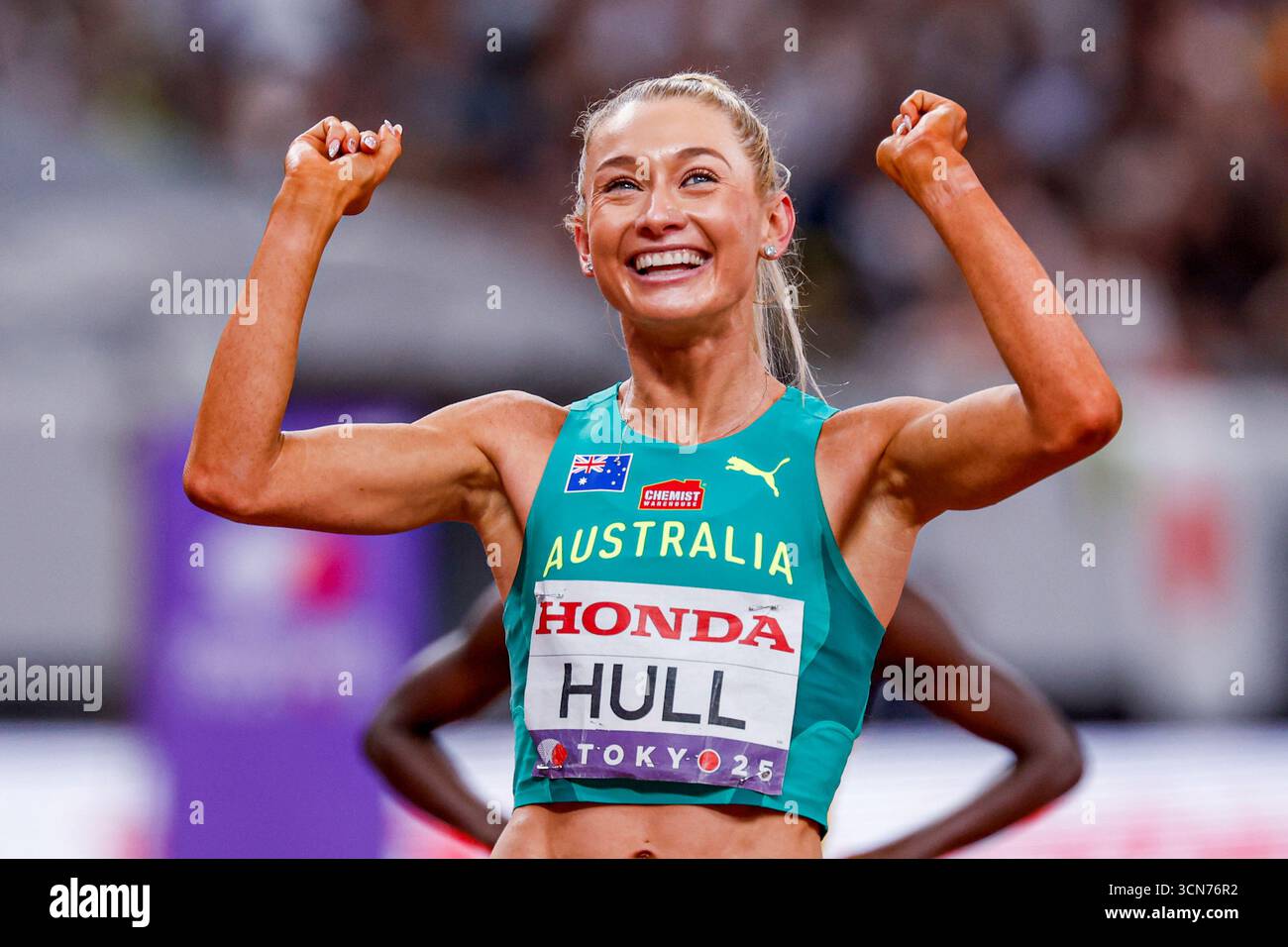 Jessica Hull of Australia celebrates after during the Women's 800 ...