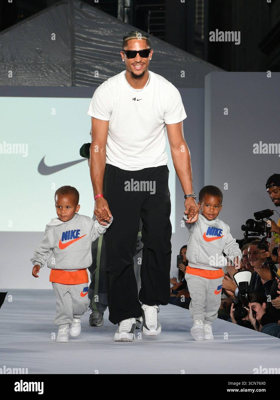 Haze Hart, Josh Hart, Hendrix Hart on the runway for Macy s Rookie In ...
