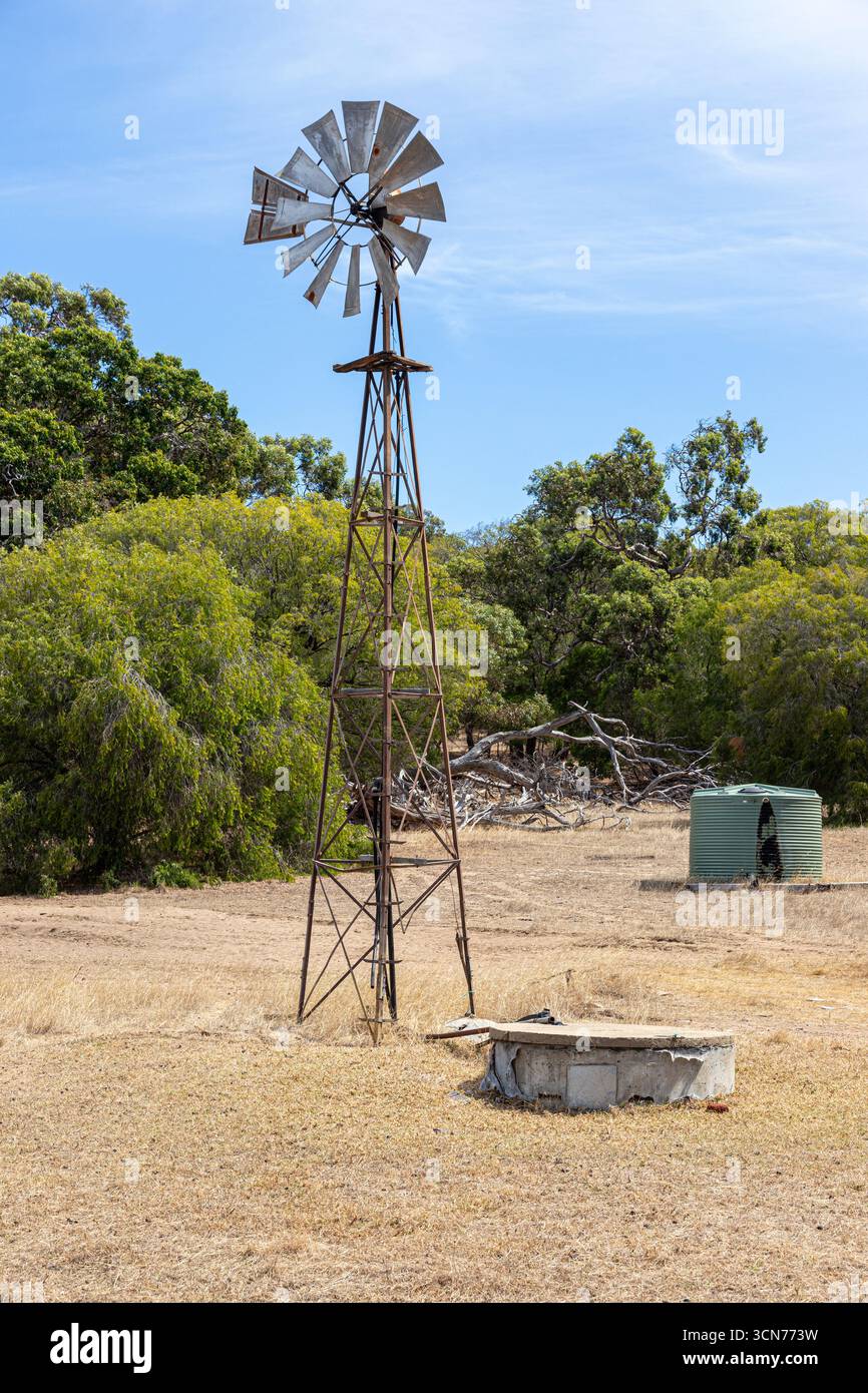 Traditional Southern Cross windmill wind powered water pump nr ...