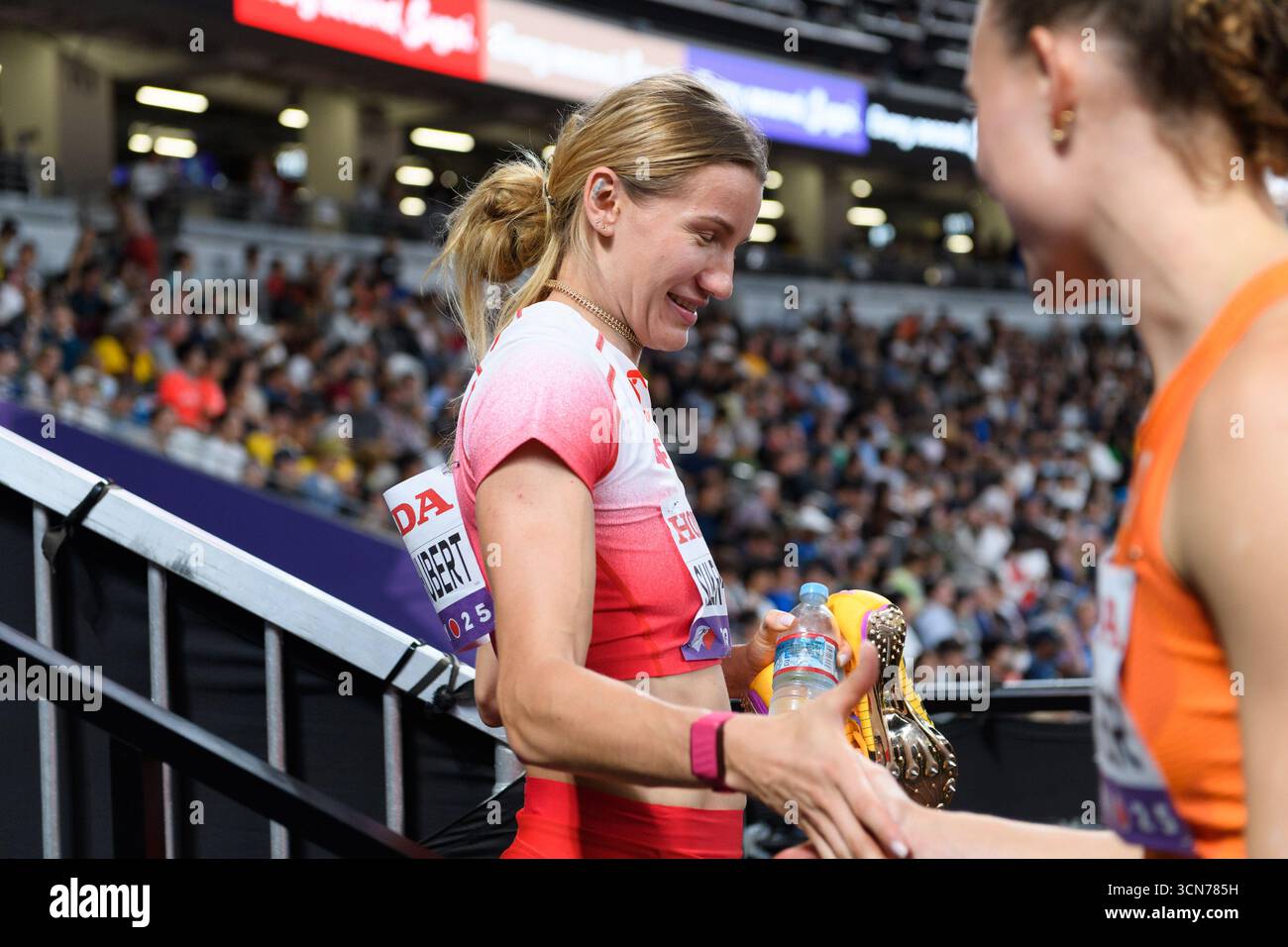 Adrianna Sulek-Schubert (Poland) shaking hands with Sofie Dokto ...