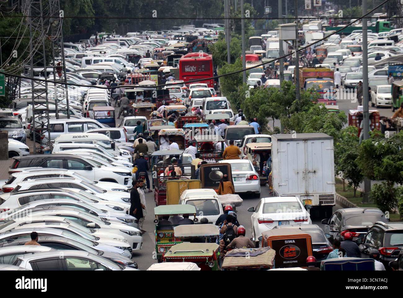 LAHORE, PAKISTAN, SEP 19: A large number of vehicles stuck in traffic ...