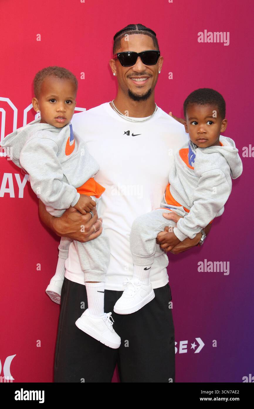 NEW YORK, NEW YORK - SEPTEMBER 18: Haze Hart, Josh Hart and Hendrix ...