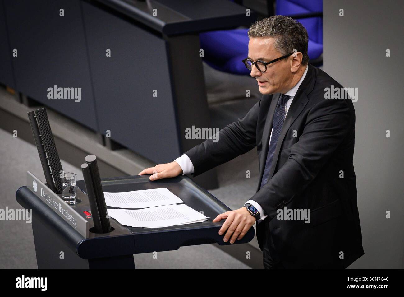 Berlin, Plenarsitzung im Bundestag Thorsten Rudolph SPD während der ...