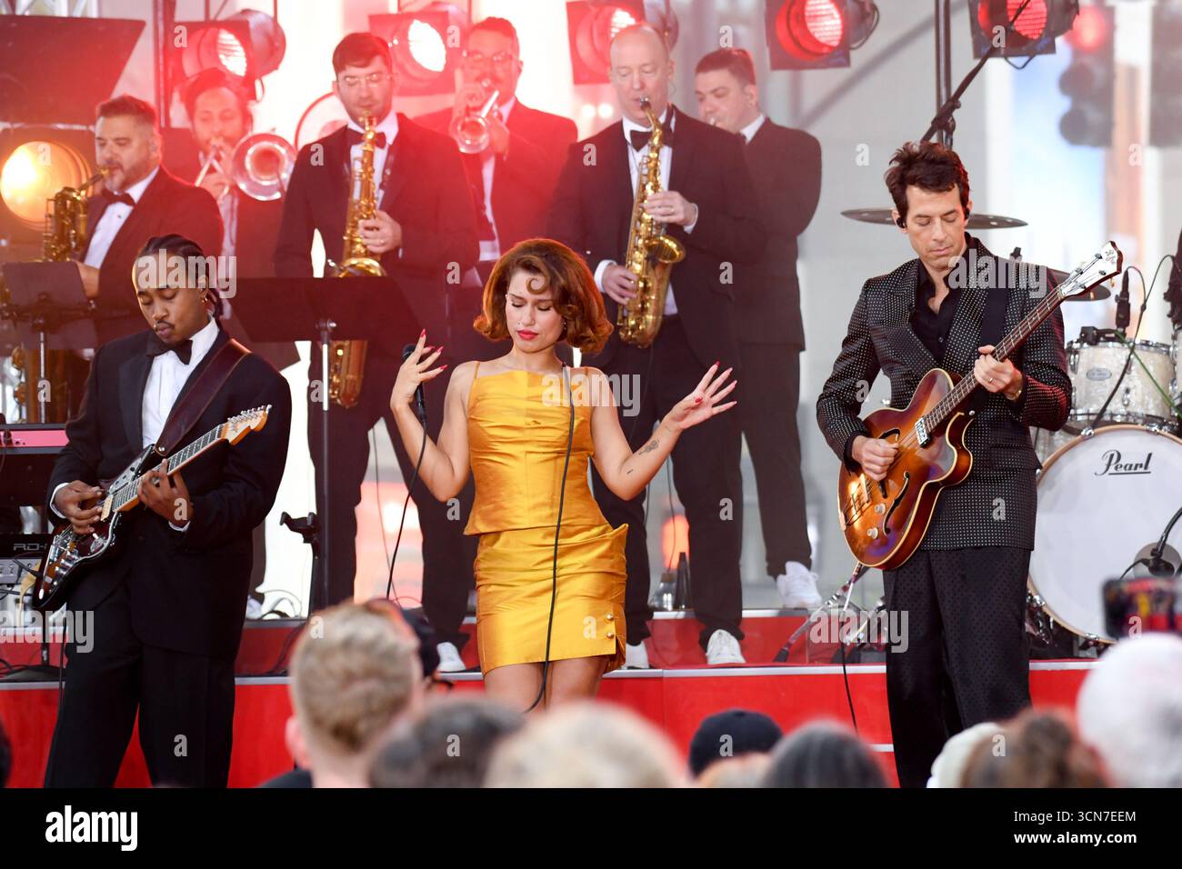 Raye performs with Mark Ronson on NBC's "Today" Show at Rockefeller ...