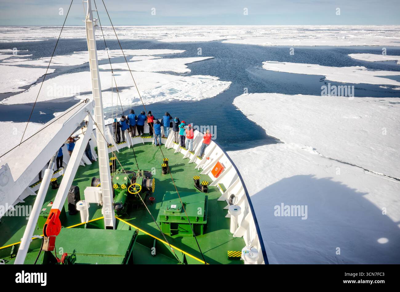 Sjuøyane Seven Islands Svalbard Arctic Sea Ice Expedition // SVALBARD ...