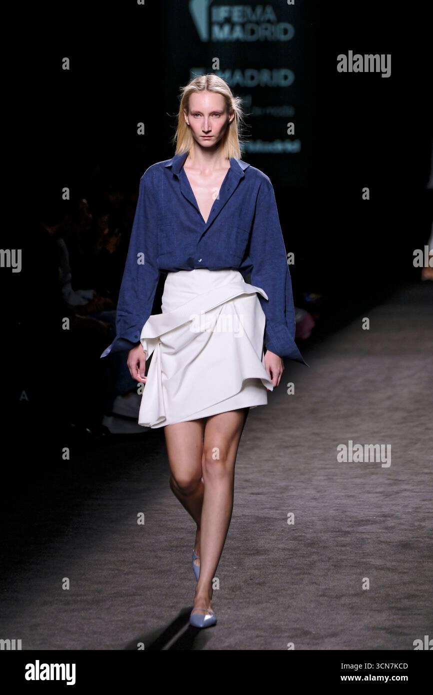 Madrid, Spain. 19th Sep, 2025. A model walks the runway in a Spring/Summer 2025-2026 collection ...