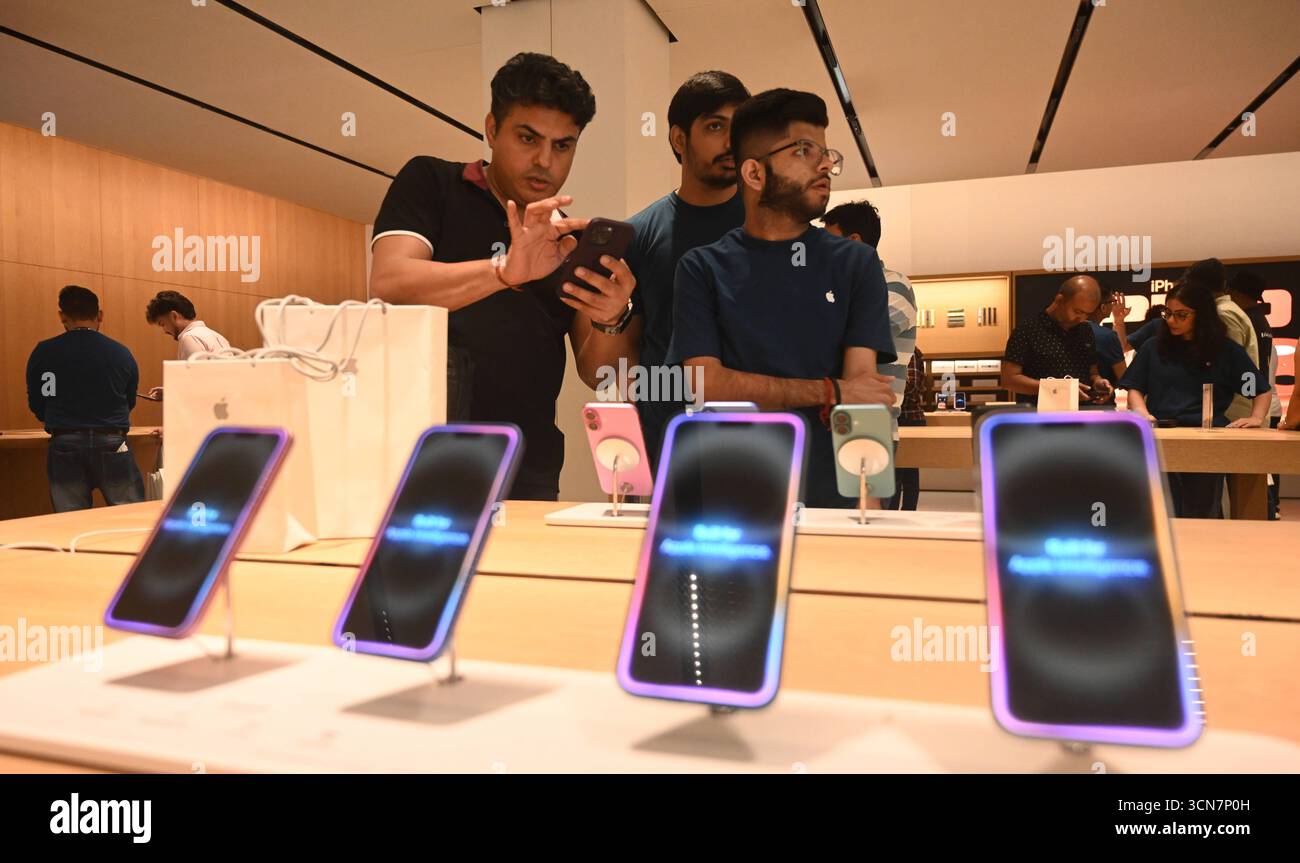NEW DELHI, INDIA - SEPTEMBER 19: Apple enthusiasts at the company s ...