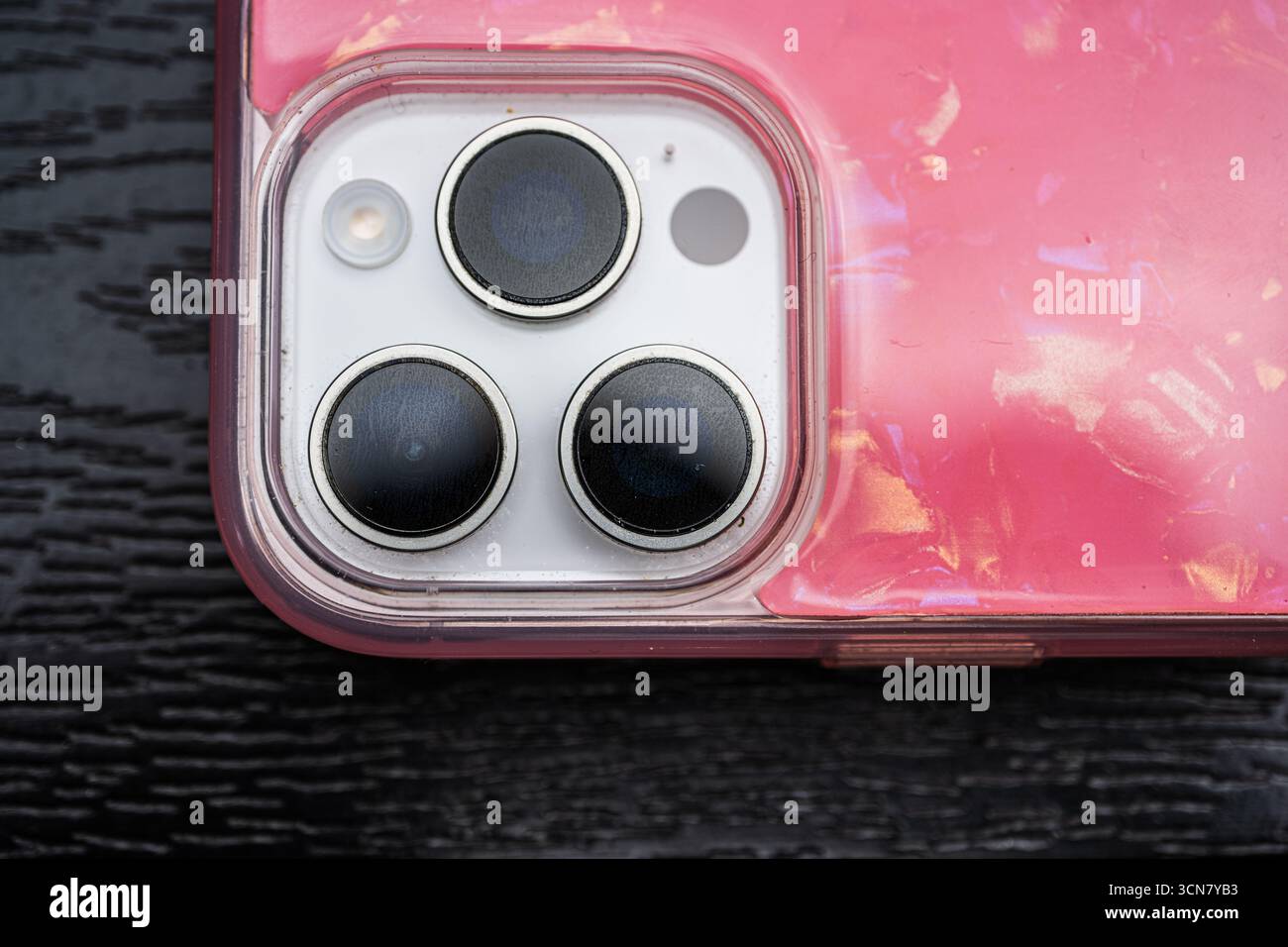 Mobile phone triple lens hi-res stock photography and images - Alamy