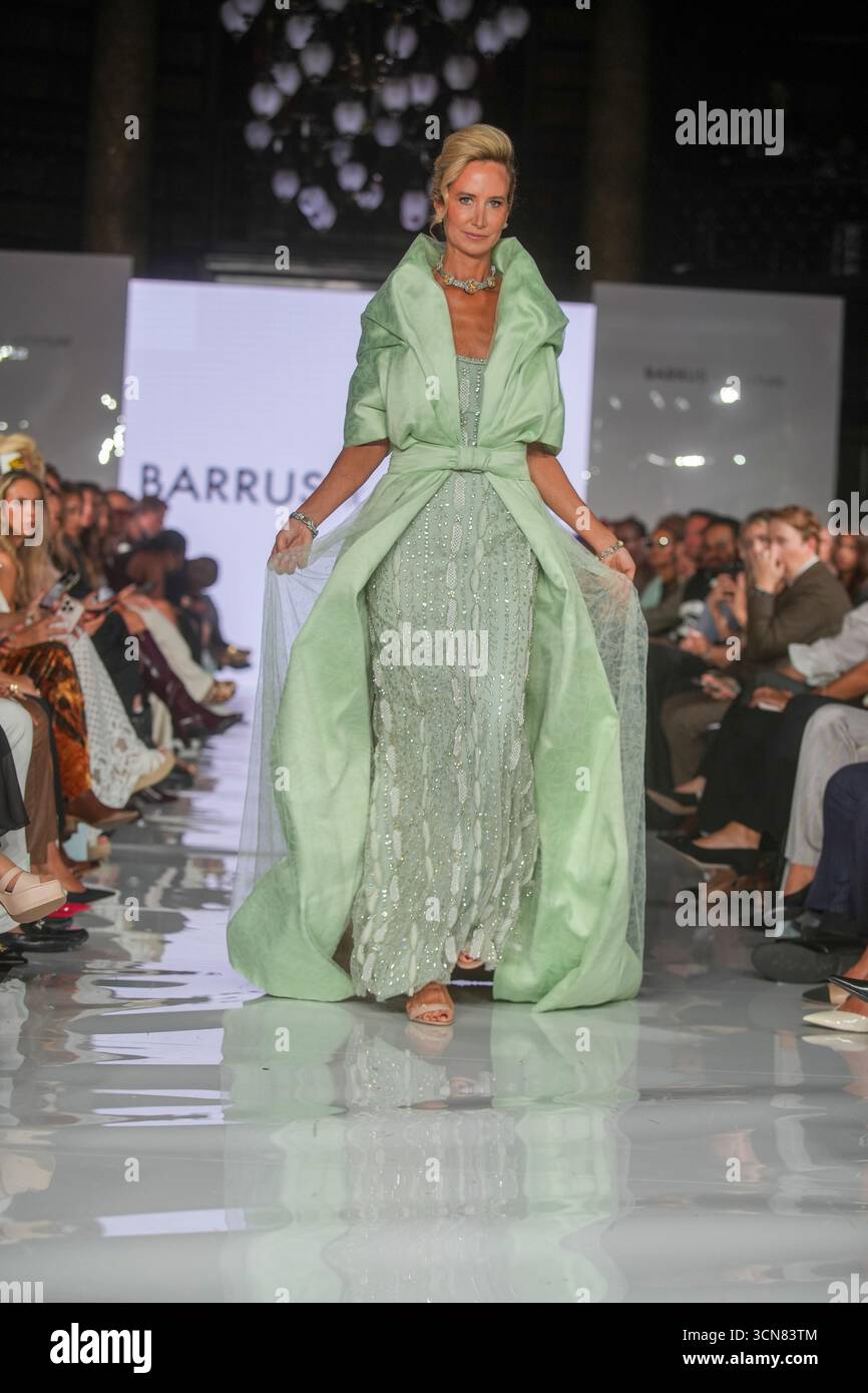 Lady Victoria Hervey on the catwalk at the Barrus '7 Hills, 7 Heals ...