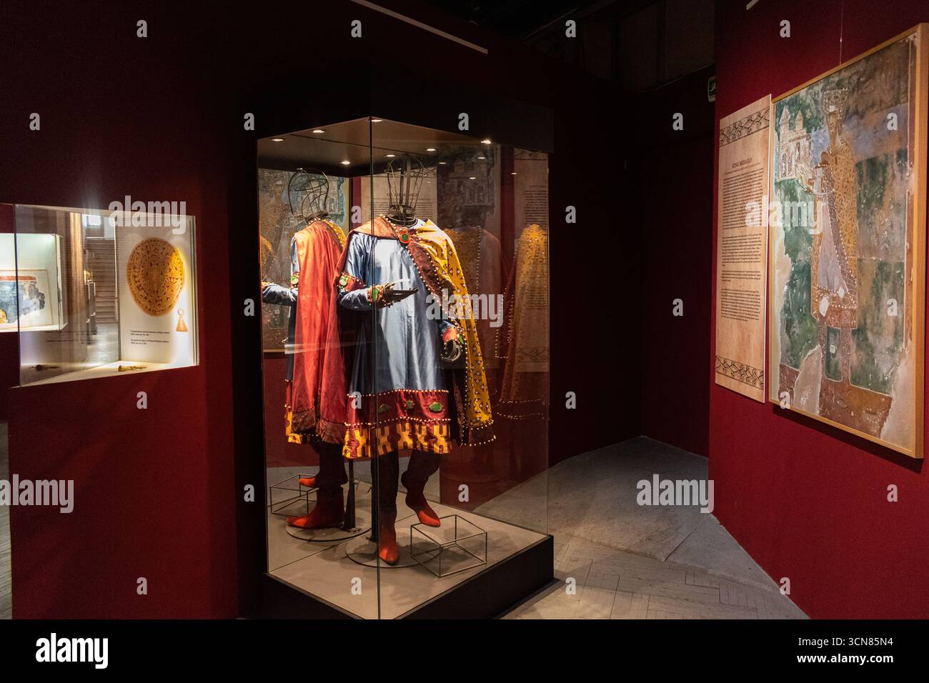 clothing of Serbian kings and queens from the Middle Ages Stock Photo ...