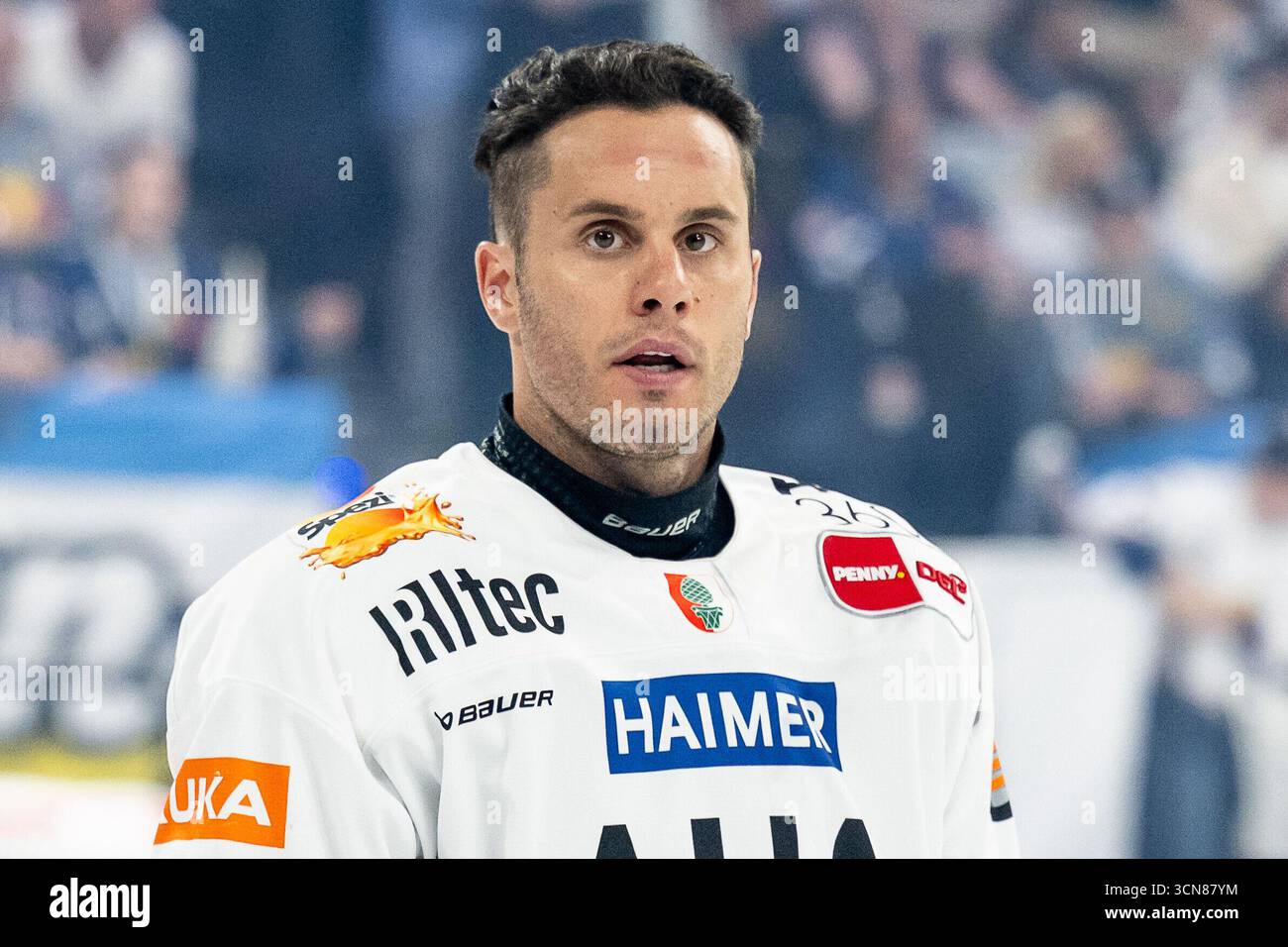 Der Ex-Muenchner Ryan Button (Augsburger Panther, #55) bei den Starting ...