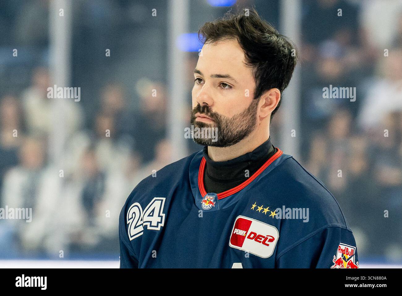 Ryan Murphy (EHC Red Bull Muenchen, #24) bei den Starting Six / Portrait / Portraet GER, EHC Red ...