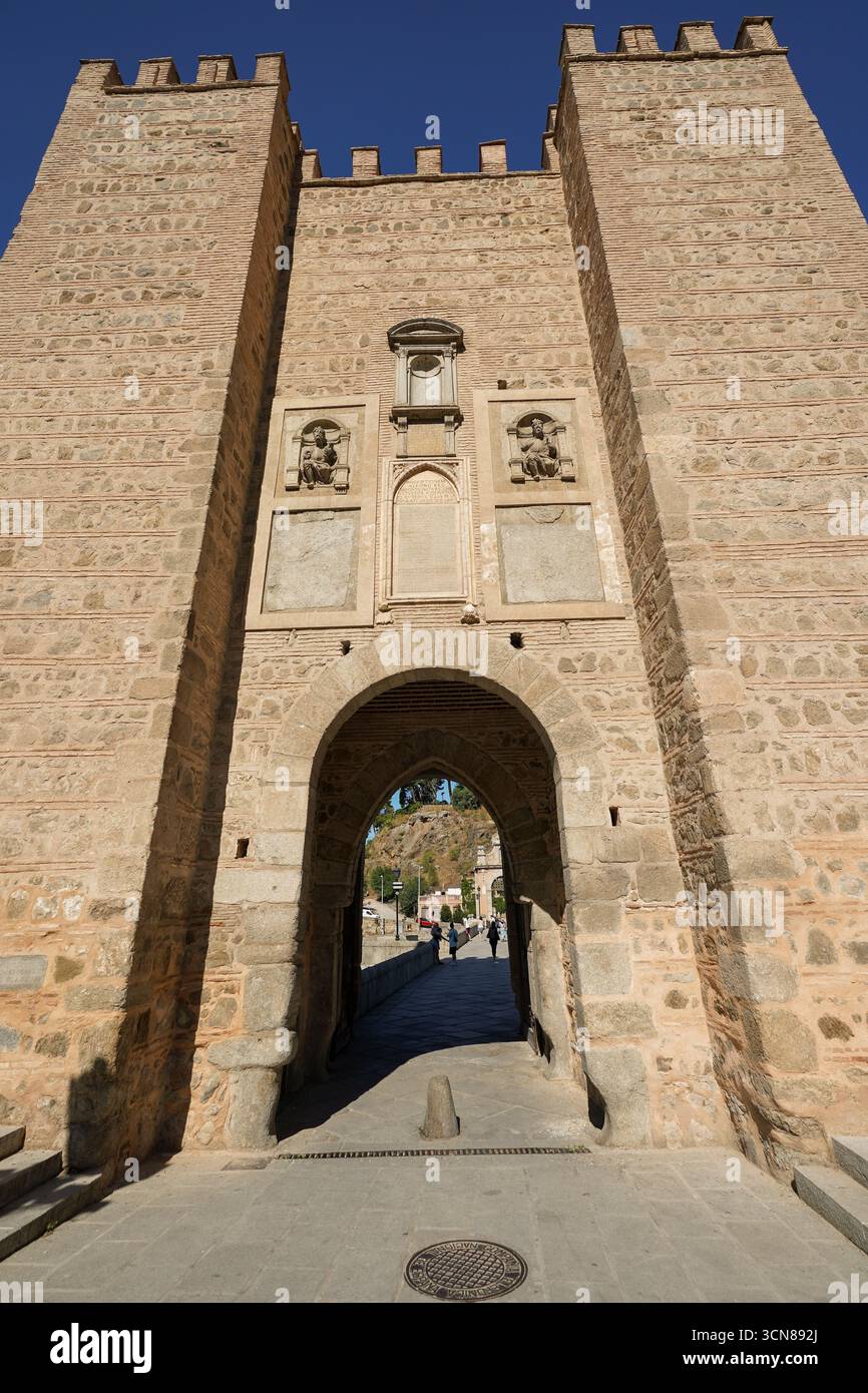 Roman bridge gateway tower hi-res stock photography and images - Alamy