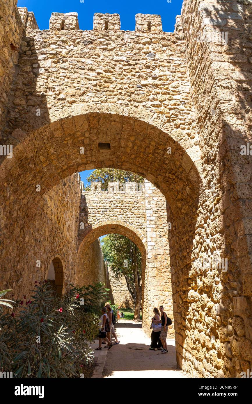 Die Altstadt von Lagos, Stadttor, alte Stadtmauer, Arco / Porta de Sao ...