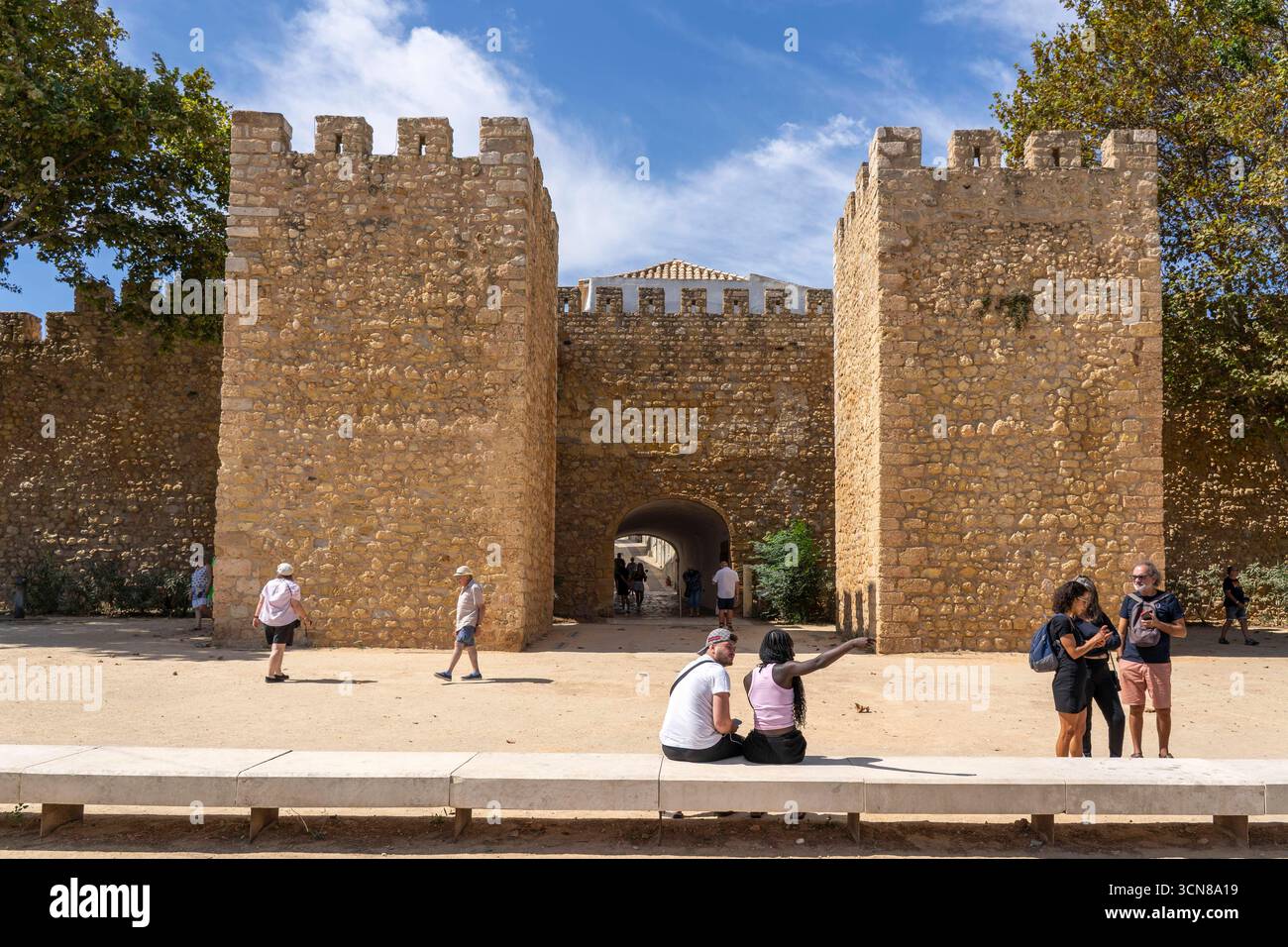 Die Altstadt von Lagos, Stadttor, alte Stadtmauer, Arco / Porta de Sao ...