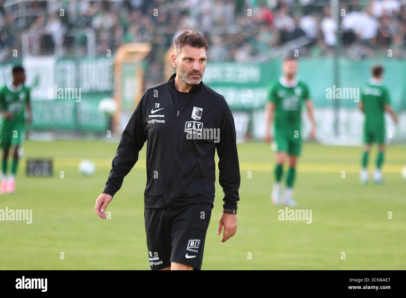 Cheftrainer Adrian Alipour (Chemie Leipzig). Fu?ball, Regionalliga ...