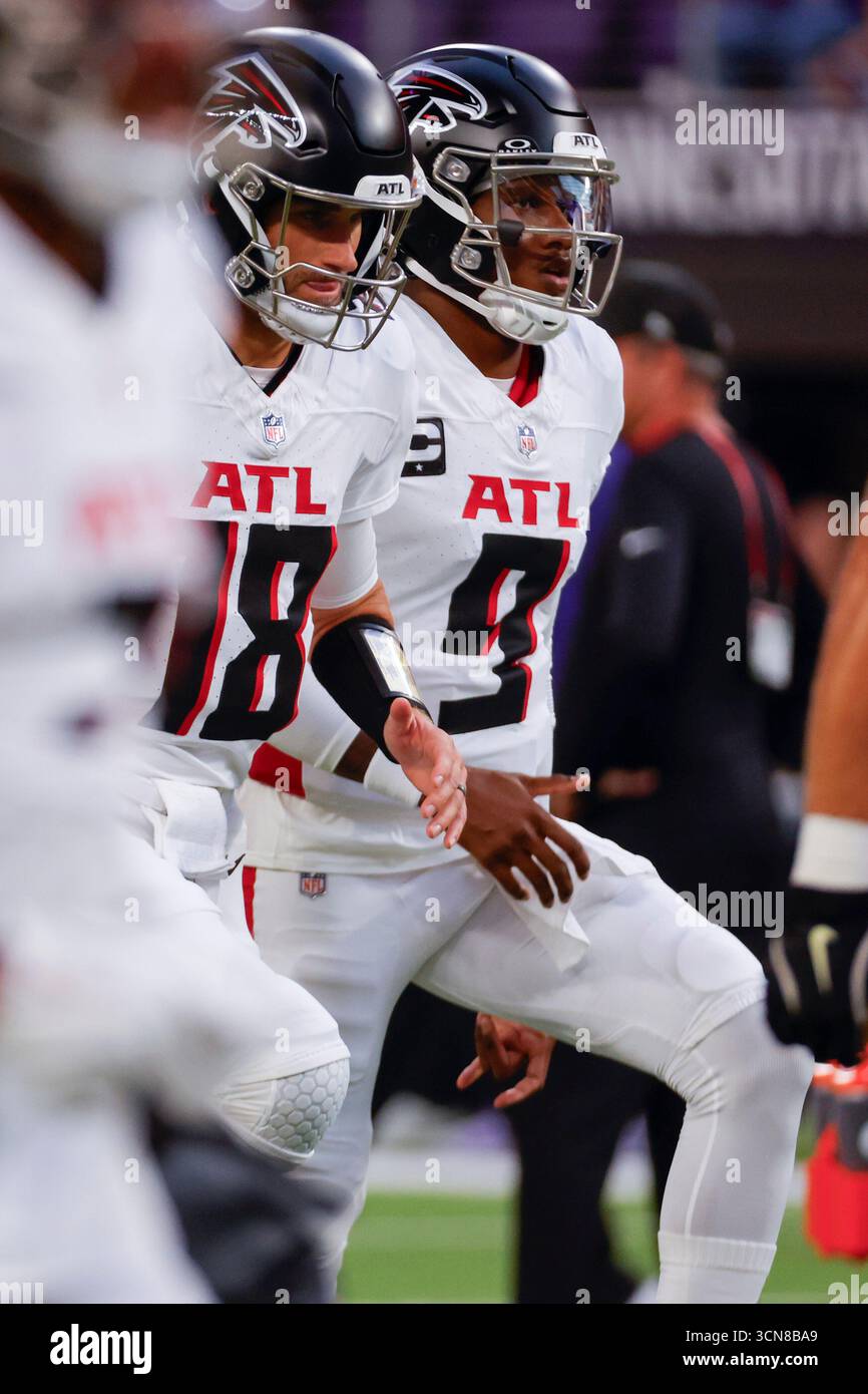 Atlanta Falcons quarterbacks Kirk Cousins (18) and Michael Penix Jr. (9 ...