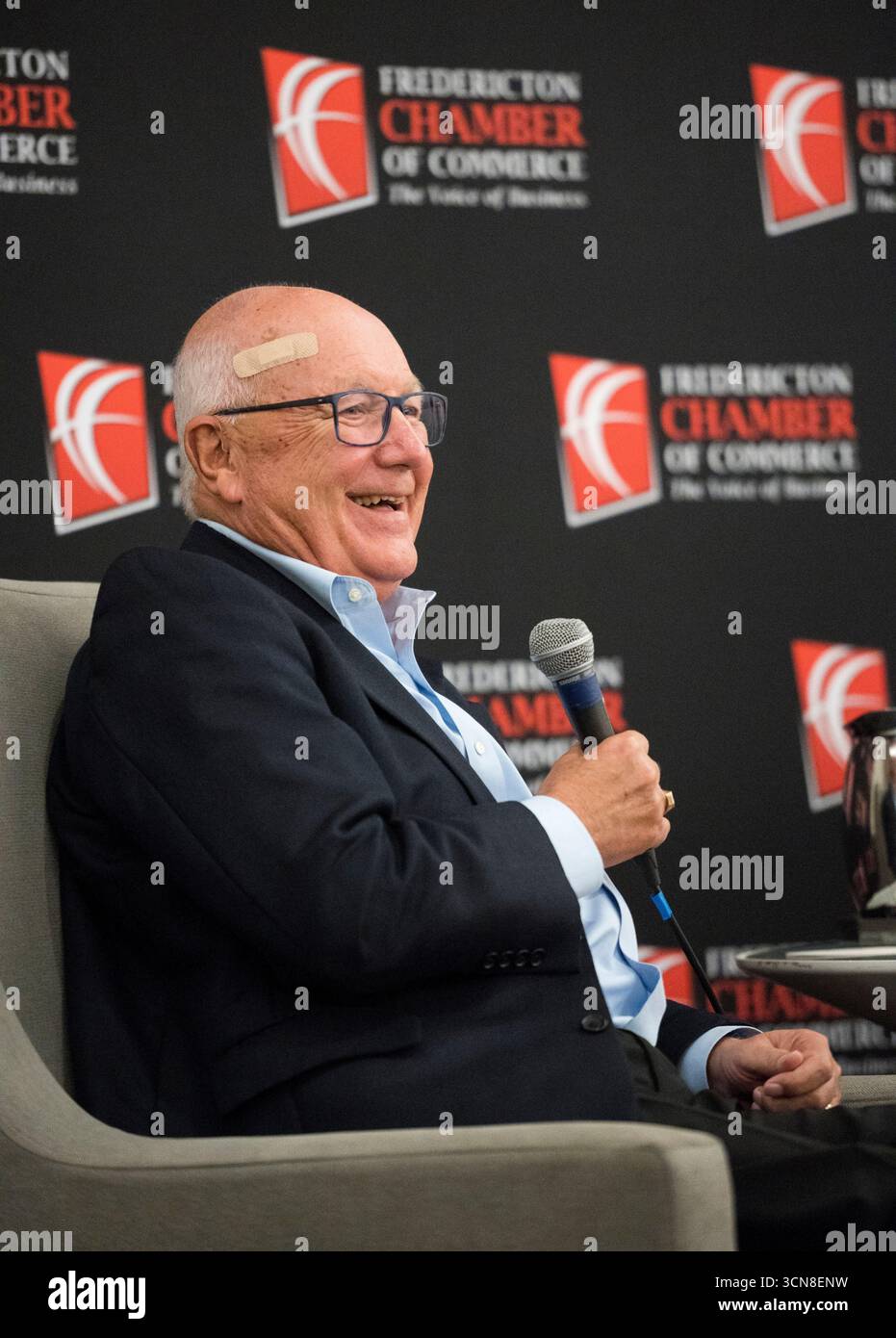 U.S. Ambassador to Canada Pete Hoekstra speaks with business leaders in ...